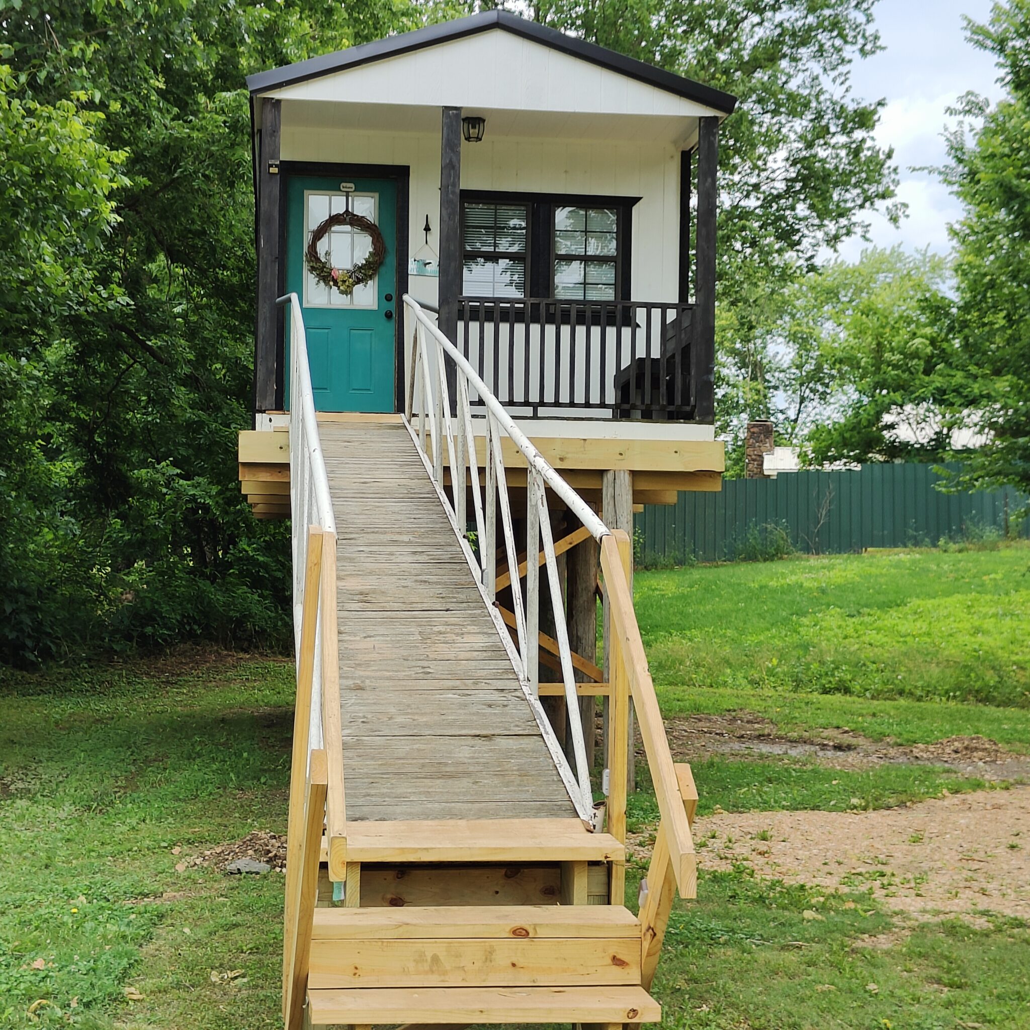 Jitterbug Cabin, Sleeps Two – Big Elk Floats and Camping