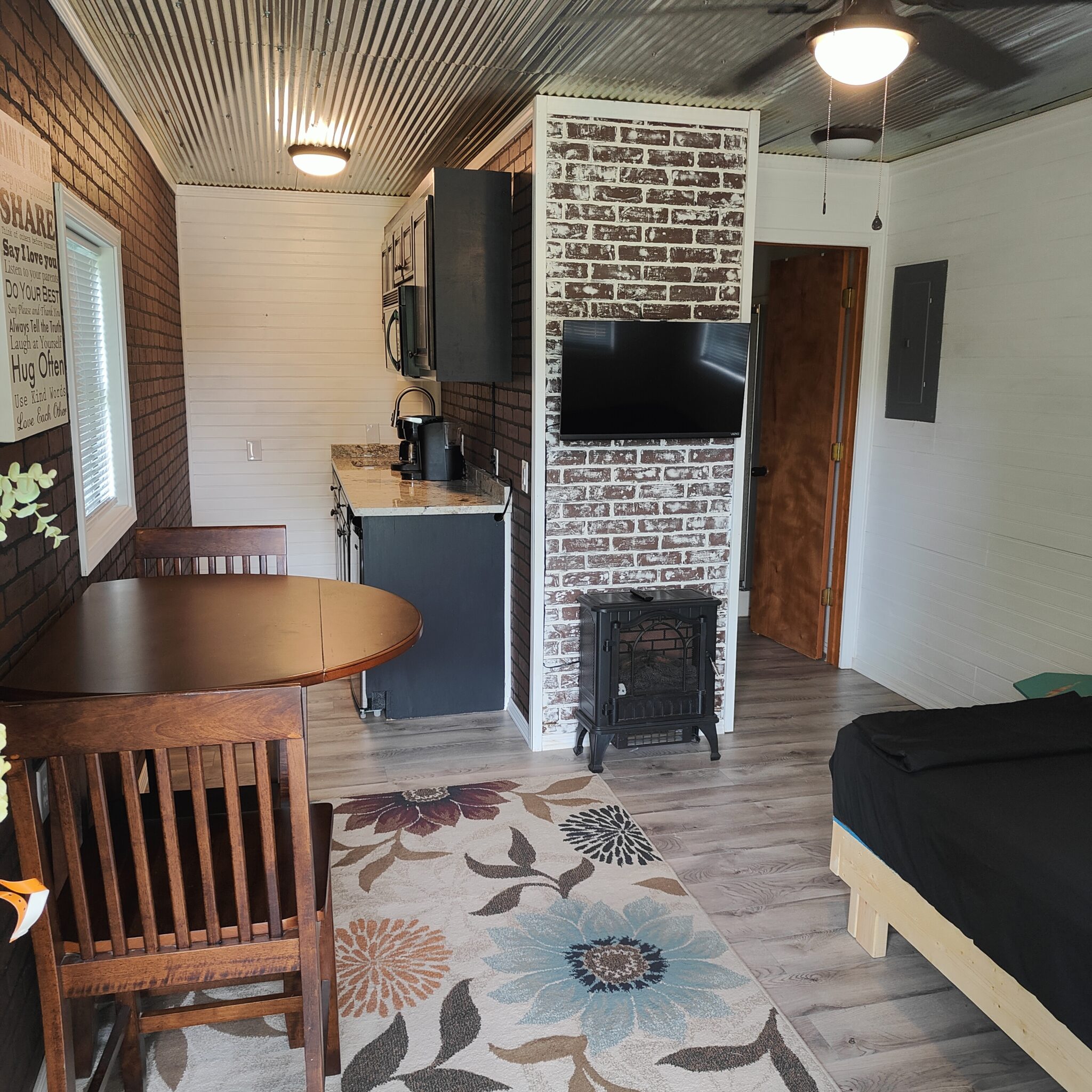 Jitterbug Cabin, Sleeps Two – Big Elk Floats and Camping