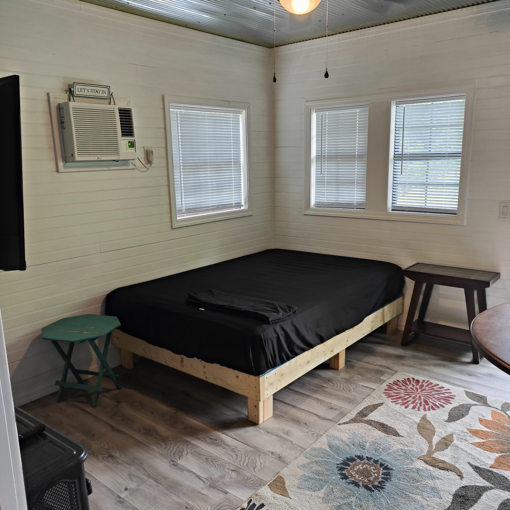 Jitterbug Cabin, Sleeps Two – Big Elk Floats and Camping